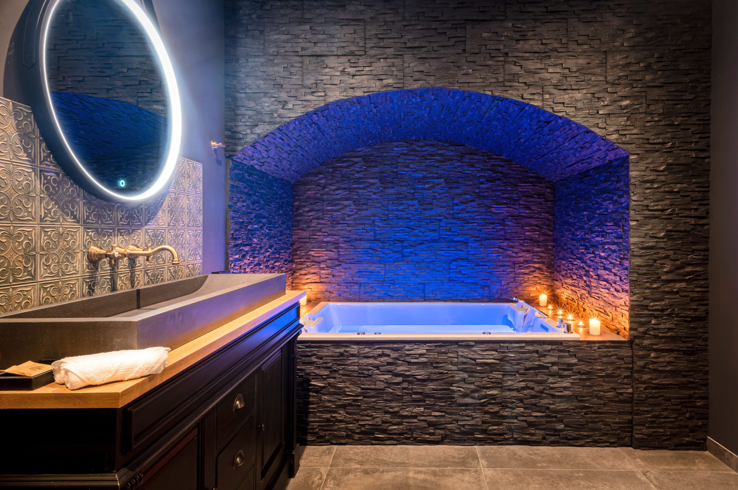 Love rooms with whirlpool bath in Provence (2025)